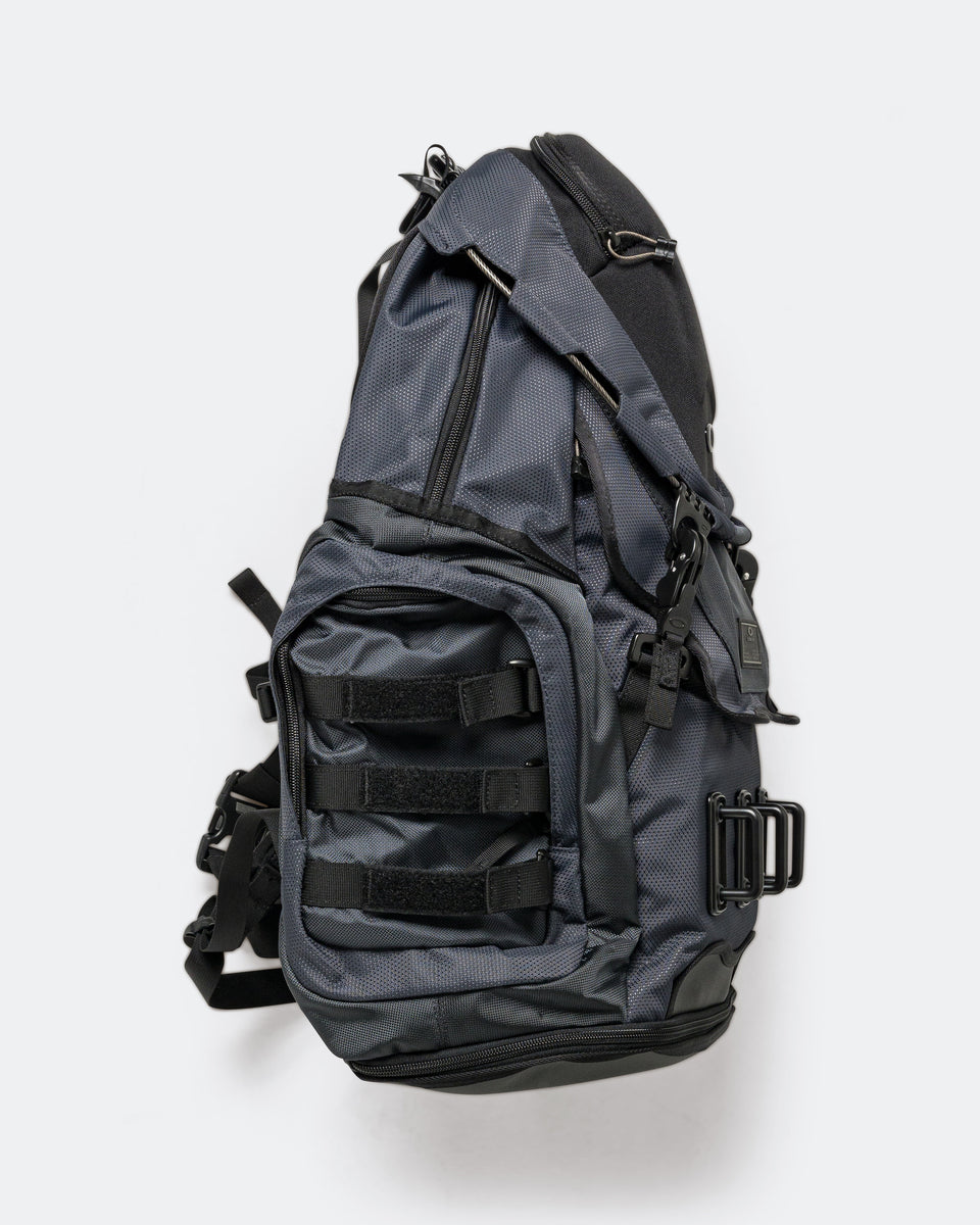 Oakley - Kitchen Sink - Graphite | UP THERE